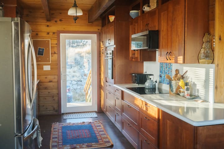 Spacious, Cozy Home With Idyllic Panoramic Views. - Lone Pine, CA