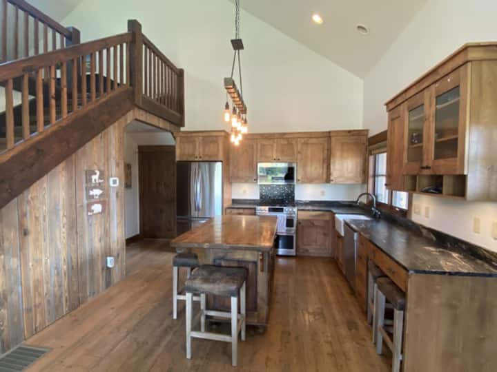 Peaceful Ranch Cabin With Whitefish Mountain Views - Columbia Falls, MT