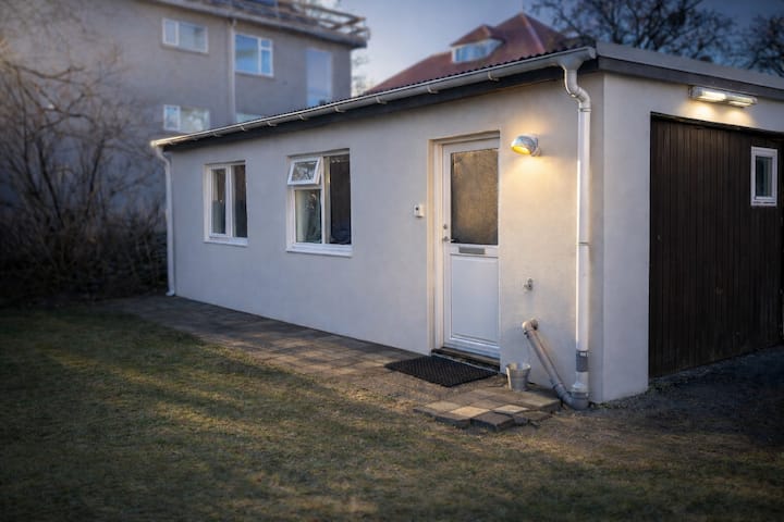 Private Guesthouse In Laugardalur Near Pool & Park - Reykjavík
