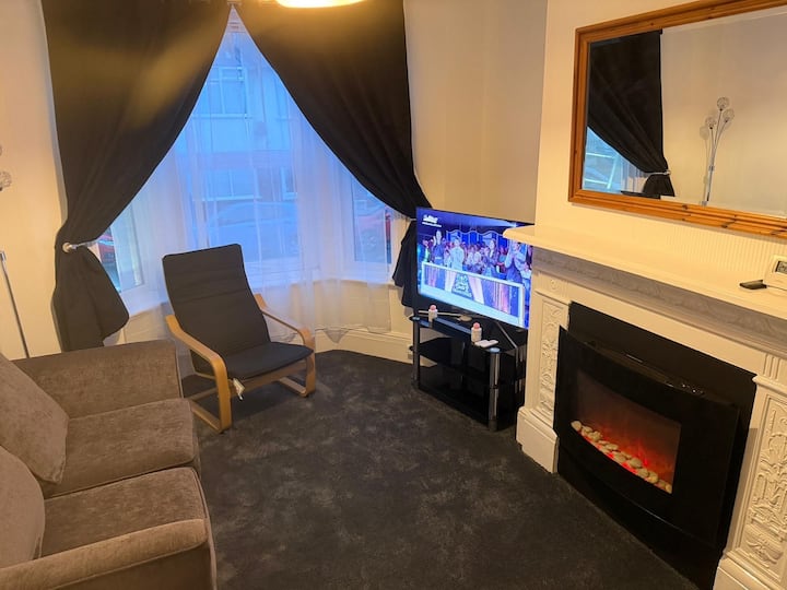 Bright - Clean & Cozy - Perfect Location - Hastings