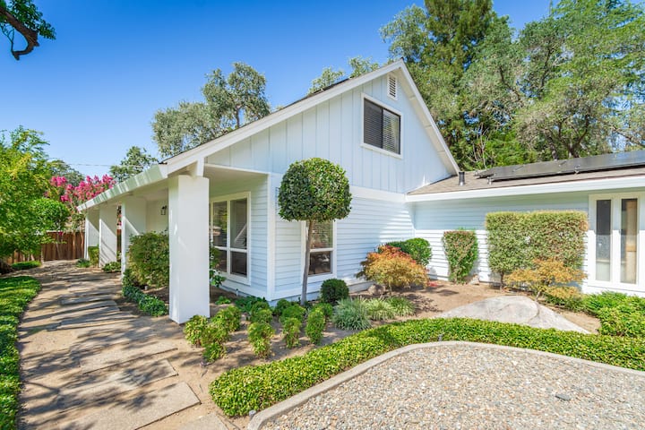 Beautiful Home In Granite Bay On Private Lake - Granite Bay, CA