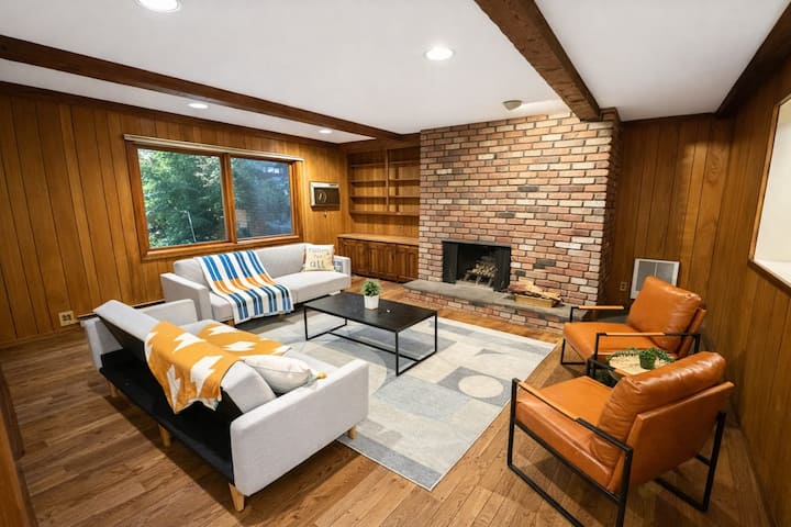 Jericho Luxe Retreat - Westbury, NY