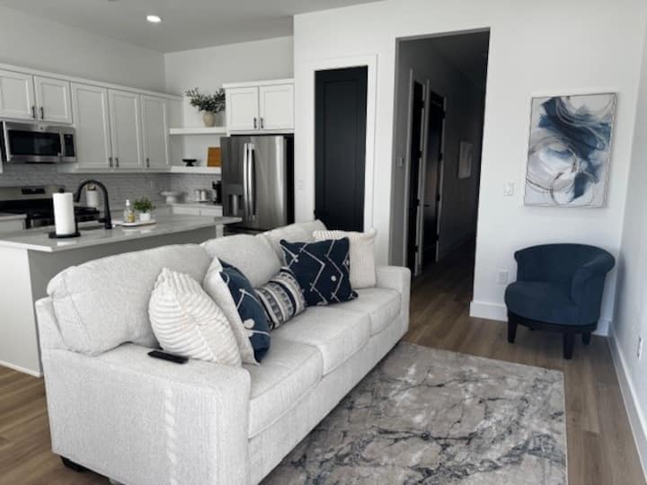 Luxury Townhouse Centrally Located In Mt. Pleasant - Mount Pleasant, TX