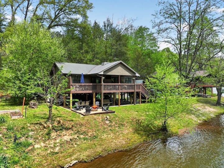 Reel Riverside Retreat:  Hot Tub, Fire Pit & Games - Sylva, NC