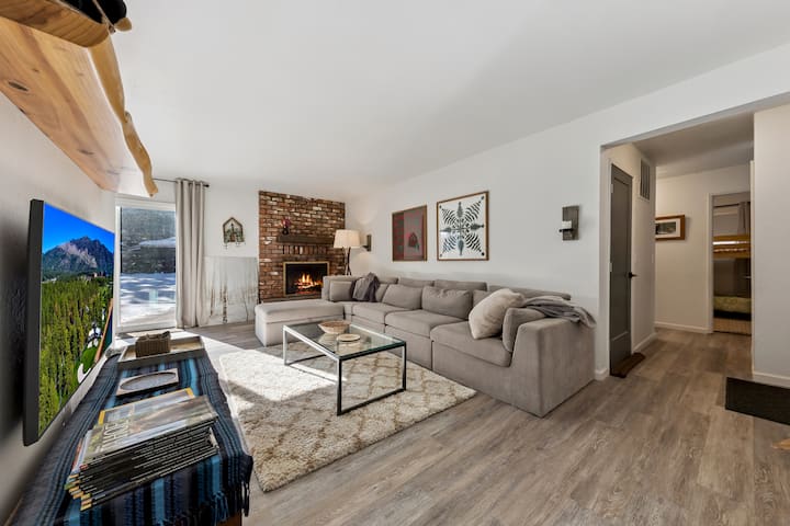 Single-story Retreat -Remodeled Baths, Fenced Yard - South Lake Tahoe, CA