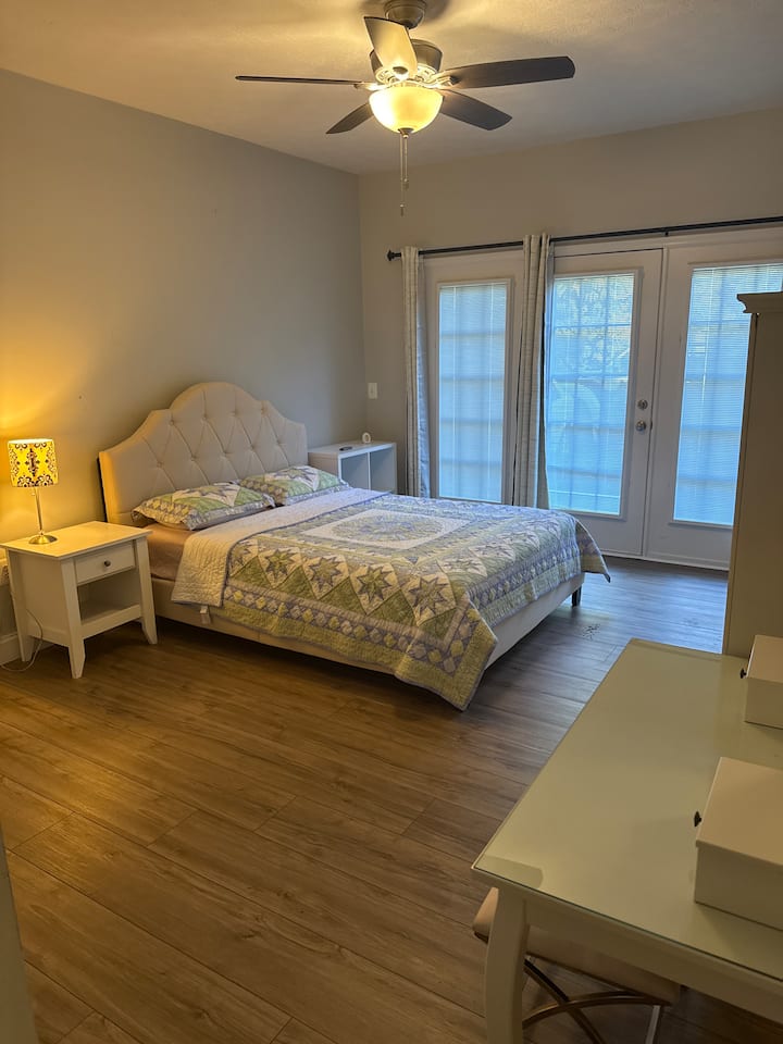 1 Bedroom Upscale Furnished Apartment & Parking - Lusby, MD
