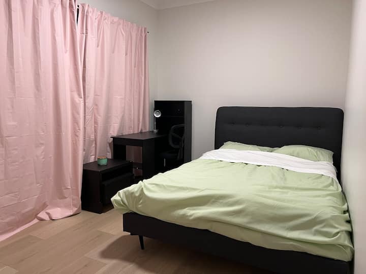Private Room Near Burnside Village & Cbd - 