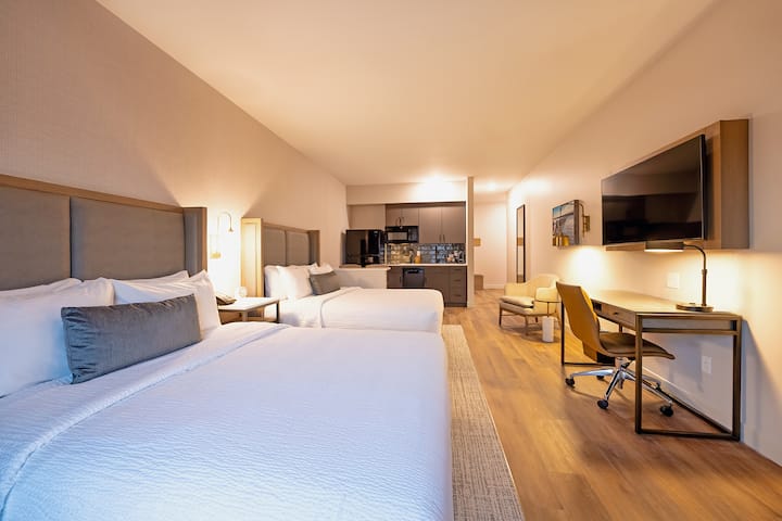 Double Queen With Kitchenette, Balcony-44° North - Winona, MN