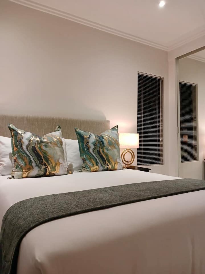 Stunning 1-bedroom Retreat Near Montecasino - Chartwell