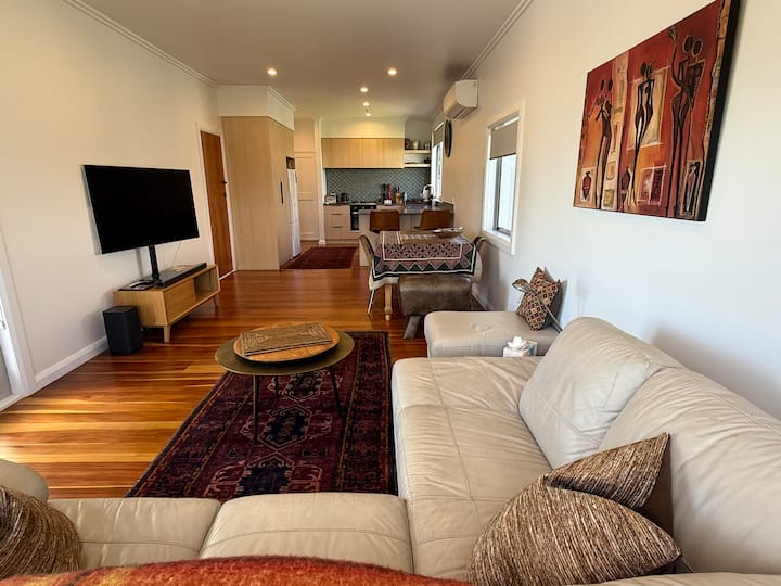 Ahuriri Break-mixing Modern Sleek & 1900s Classic. - Napier