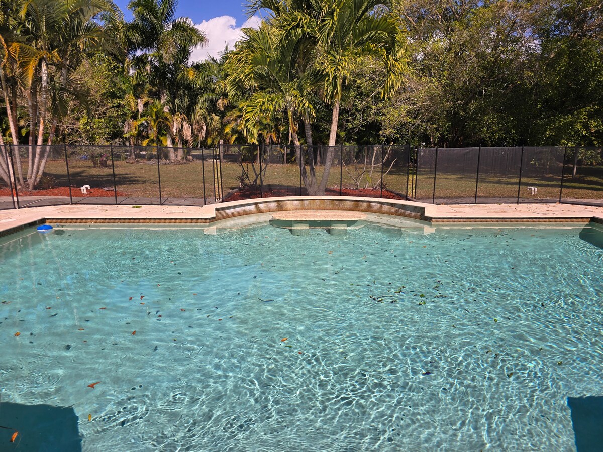 Maison tropicale avec piscine privée près des plages et du centre-ville ...