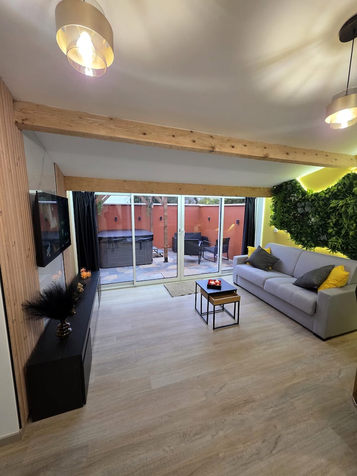 Le Baiser Doré - Briey