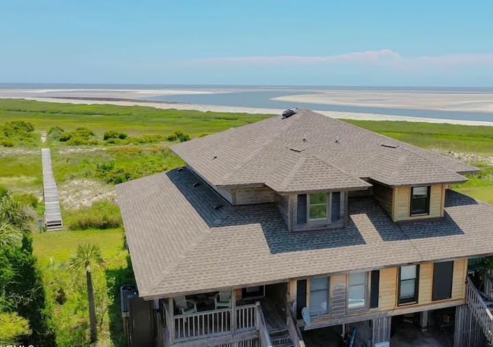 Lux, Beachfront Family Retreat, Golf Cart & Bikes - South Carolina