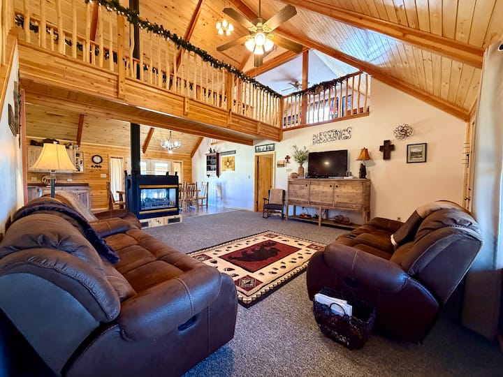 Cozy Mountain Cabin|lonesome Dove Site Views - Coyote Creek State Park, Guadalupita