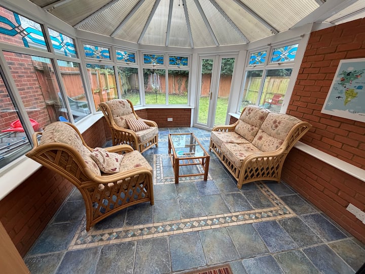 Cozy Coffee Bean And Tea Leaf Lodge - Spalding, UK