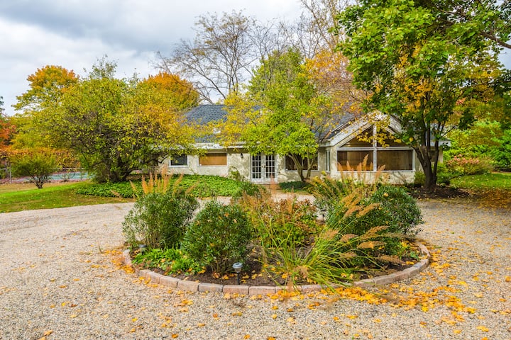 Lakefront Family Retreat | Private Tennis Court - Dutchess County, NY