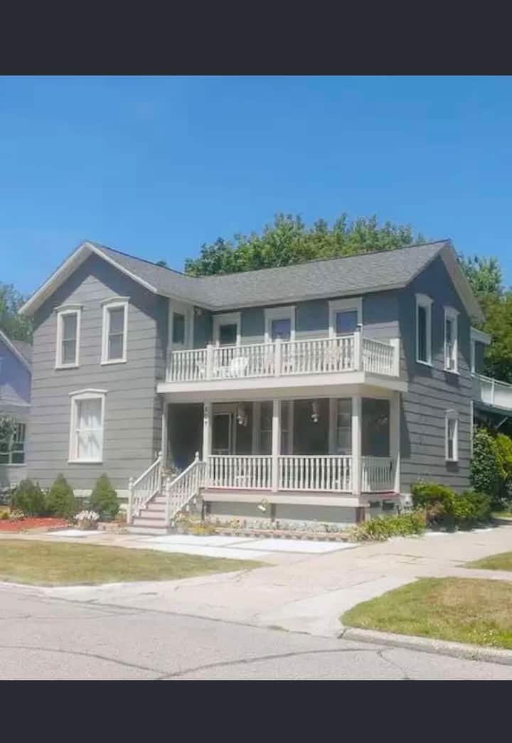 2 Ohhh 7 - Grand Haven, MI