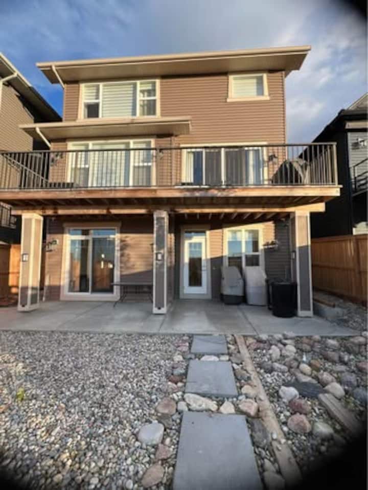 Modern 2br•2ba Suite In Crestmont Sw Calgary - Calgary