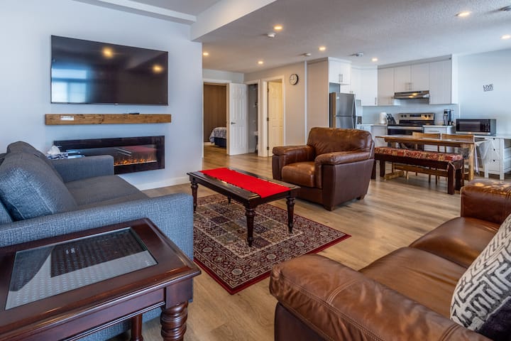 Modern 2br•2ba Walkout Basement Suite
Crestmont - Calgary