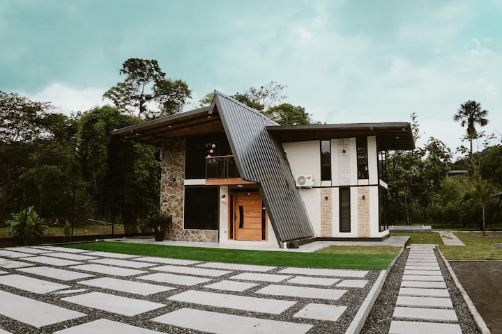 Extraordinaria Casa 3br, Piscina, Bbq, Ac, Wifi - Puyo