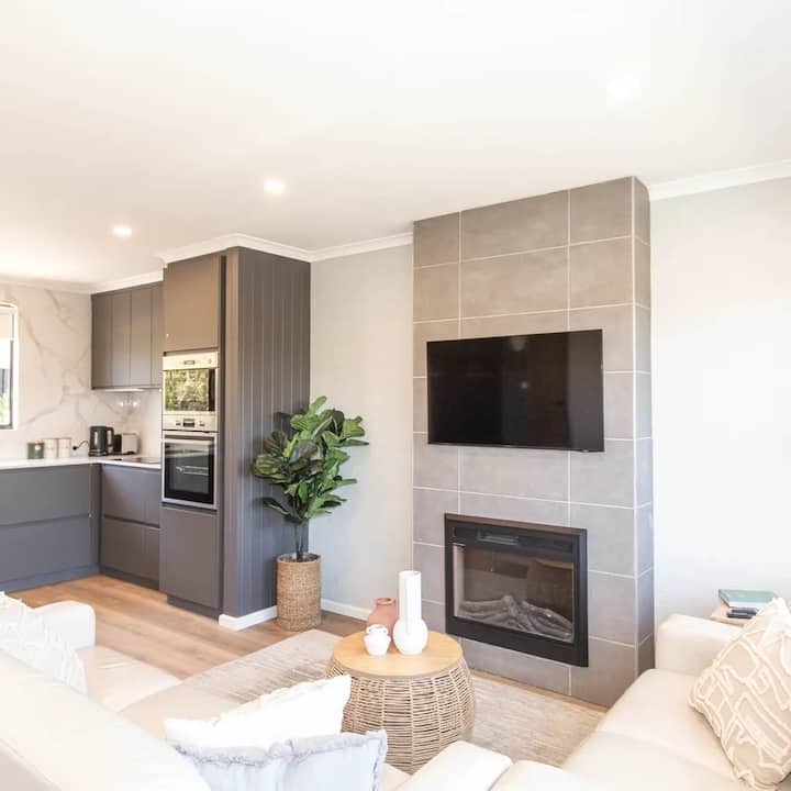 Cosy Townhouse With Picturesque Lakeside Views. - Jindabyne