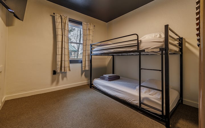 Cozy Mountain Base: King + Twin Bunks - Red Lodge, MT