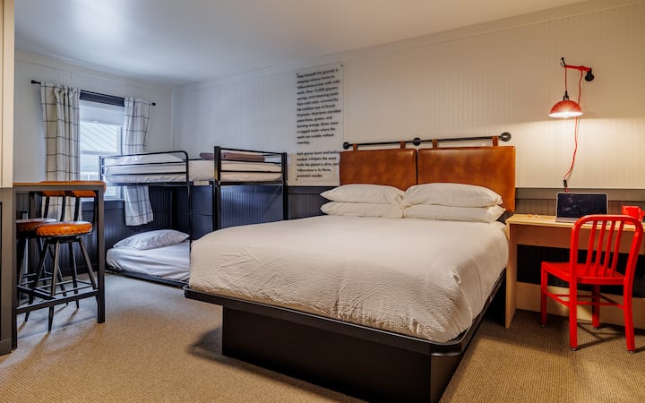 Family & Adventure Room: Queen + Double Bunk - Red Lodge, MT