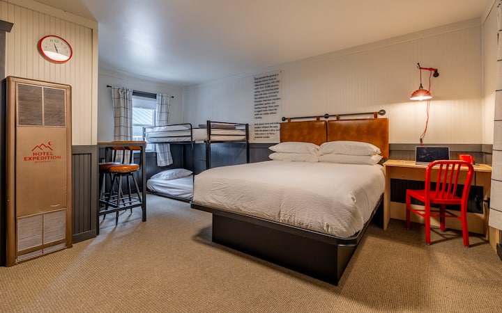 Family & Adventure Room: Queen + Double Bunk - Red Lodge, MT