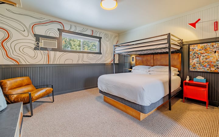 Family Mountain Retreat: Queen + Bunk - Red Lodge, MT