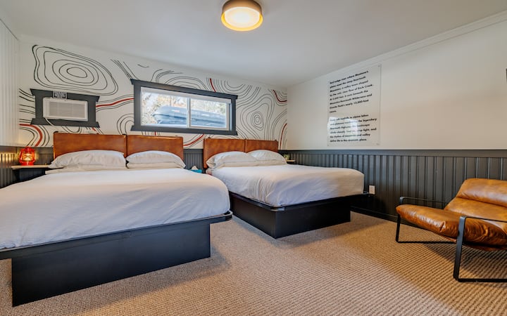 Mountain Retreat: Double Queen Room - Red Lodge, MT