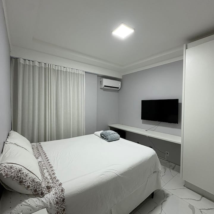 Apt 2 Quartos, Ar E Garagem Próx A Pça Cívica. - Goiânia