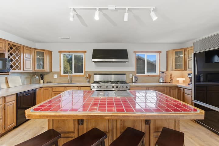 Mid Century Masterpiece | Jacuzzi | 8 Guests - Williams, AZ