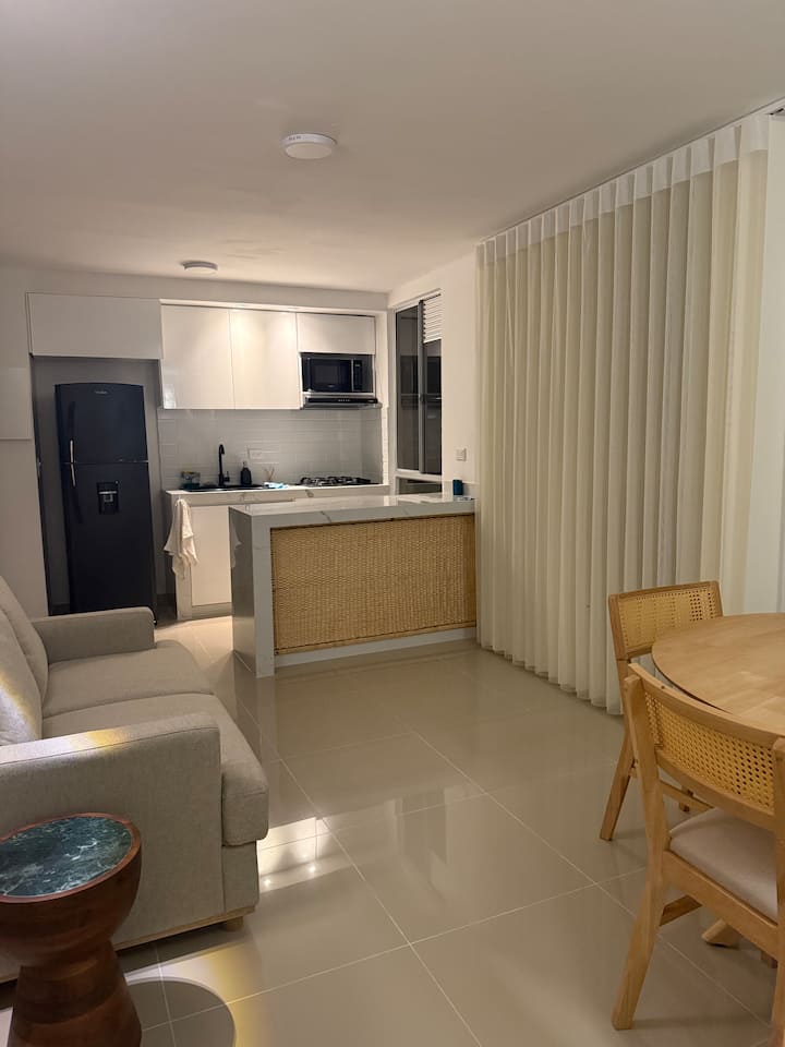 Apto Ventilado Con Balcón Y Vista A La Ciénaga - Barranquilla