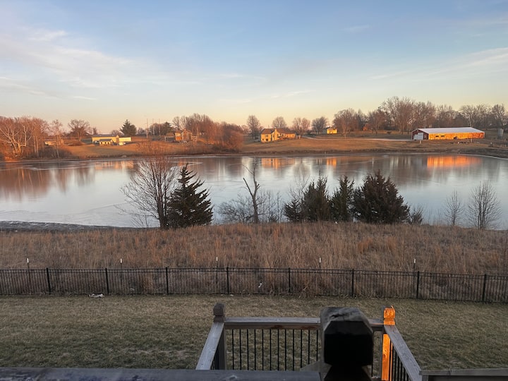 4 Bdrm Home With Water Views - Liberty, MO