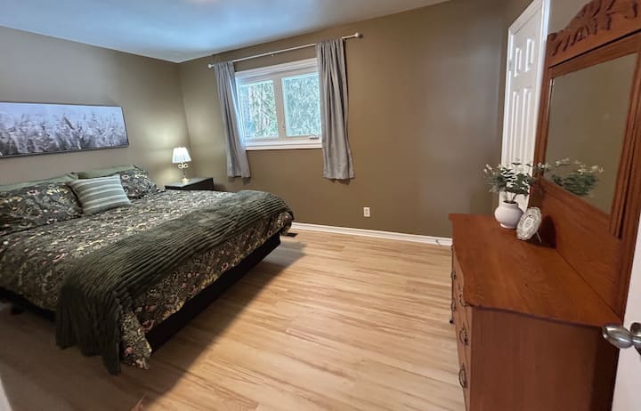 Laurier House- Comfortable. Central. Convenient. - Pembroke