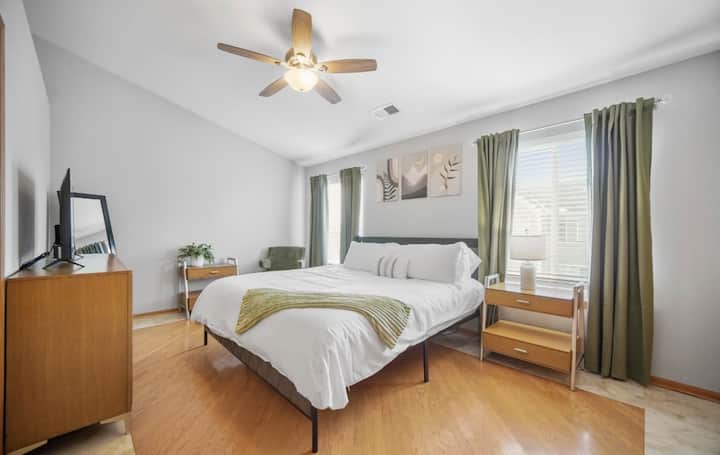 Comfortable Townhouse With Plenty Of Space! - Joliet, IL