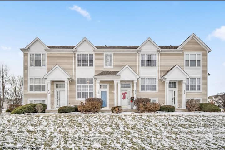 Comfy Townhome With Plenty Of Space! - 졸리엣