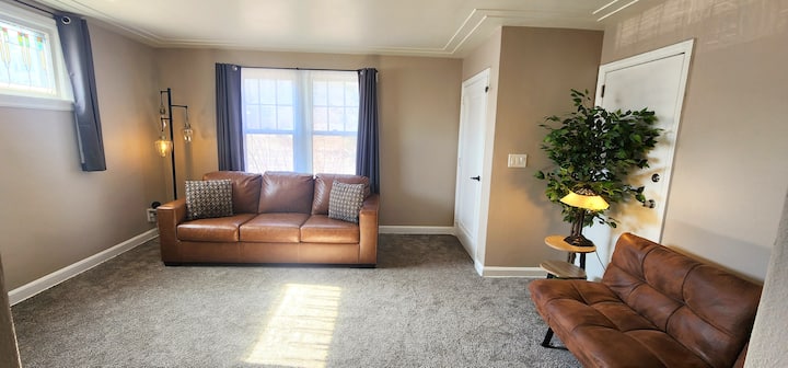 Cozy Fireplace Retreat Near Canal Park • Pets Ok - Duluth, MN