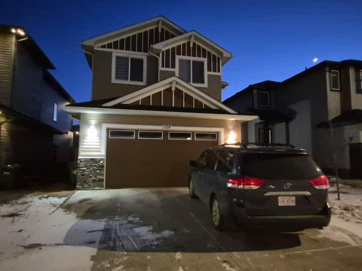 Modern Furnished Basement In Strathmore, Alberta - Strathmore