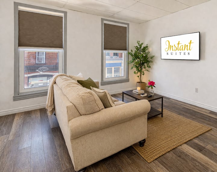 The Napanees Luxe | 1br | Modern Stay In Dundas - Napanee