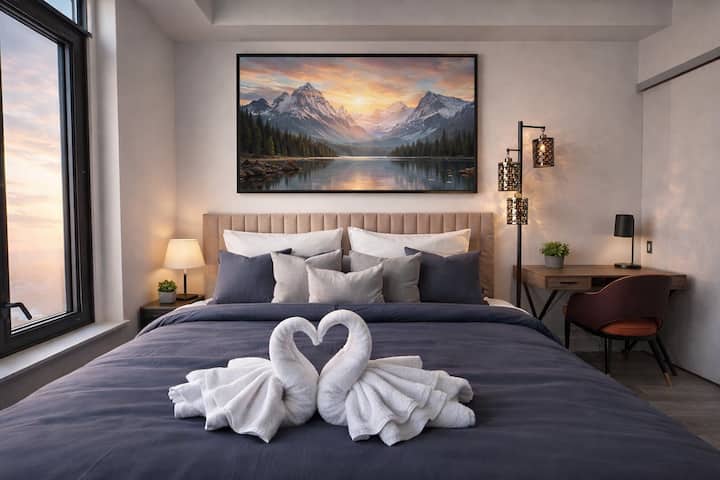 The Yorkville Pearl | Stylish 1br + Den | Pool&gym - Toronto