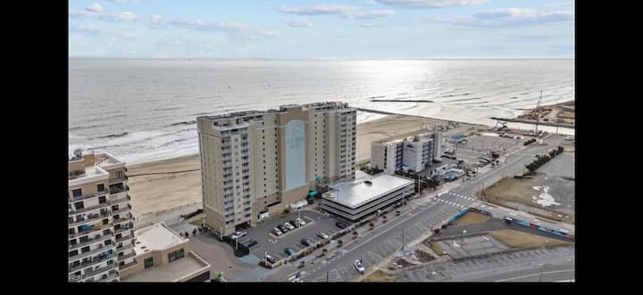 Oceanfront Condo On Boardwalk Virginia Beach - Virginia Beach, VA