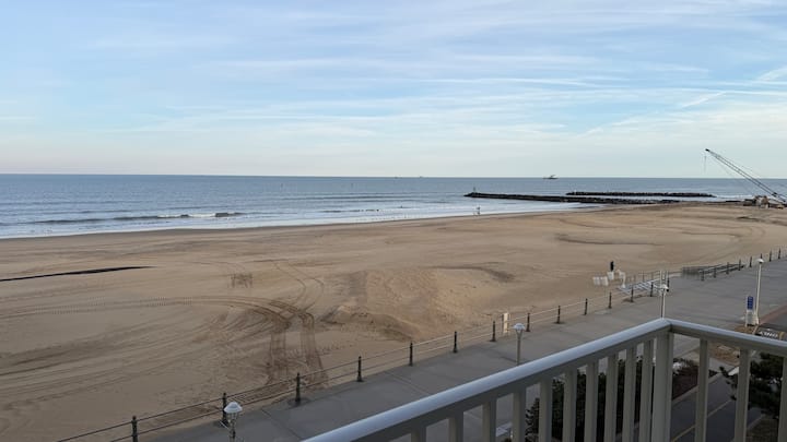 Oceanfront Condo On Boardwalk Virginia Beach - Virginia Aquarium & Marine Science Center