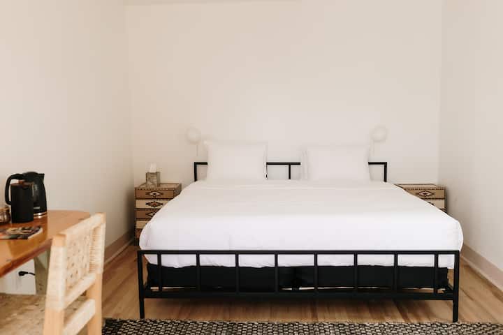 Manhattan Adobe 
Quiet King + Private Patio - Santa Fe, NM