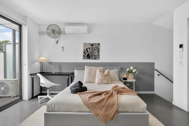 Cozy Studio With Balcony | 12-min Walk To Train - Fairfield