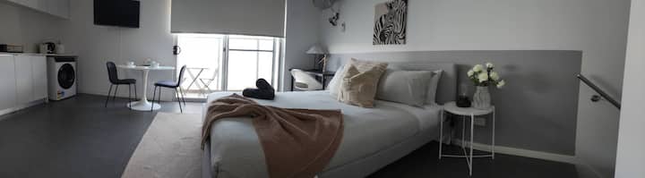 Cozy Studio With Balcony | 12-min Walk To Train - Strathfield