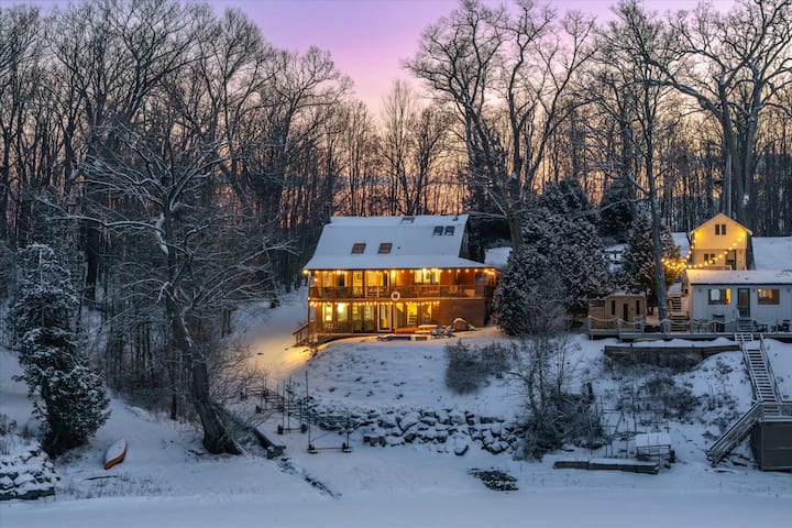 Waterfront 3b 3ba—deck/ Grill/ Firepit In Bridport - Vermont