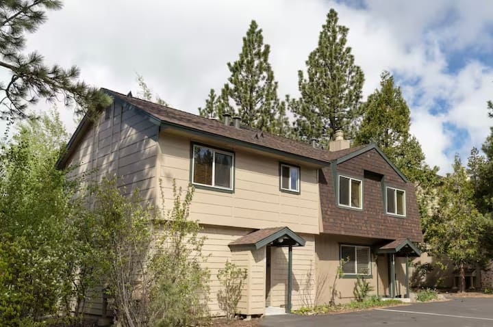 New - Spring Ski Basecamp 1/2 Mile To Sandy Beach! - Tahoe City, CA