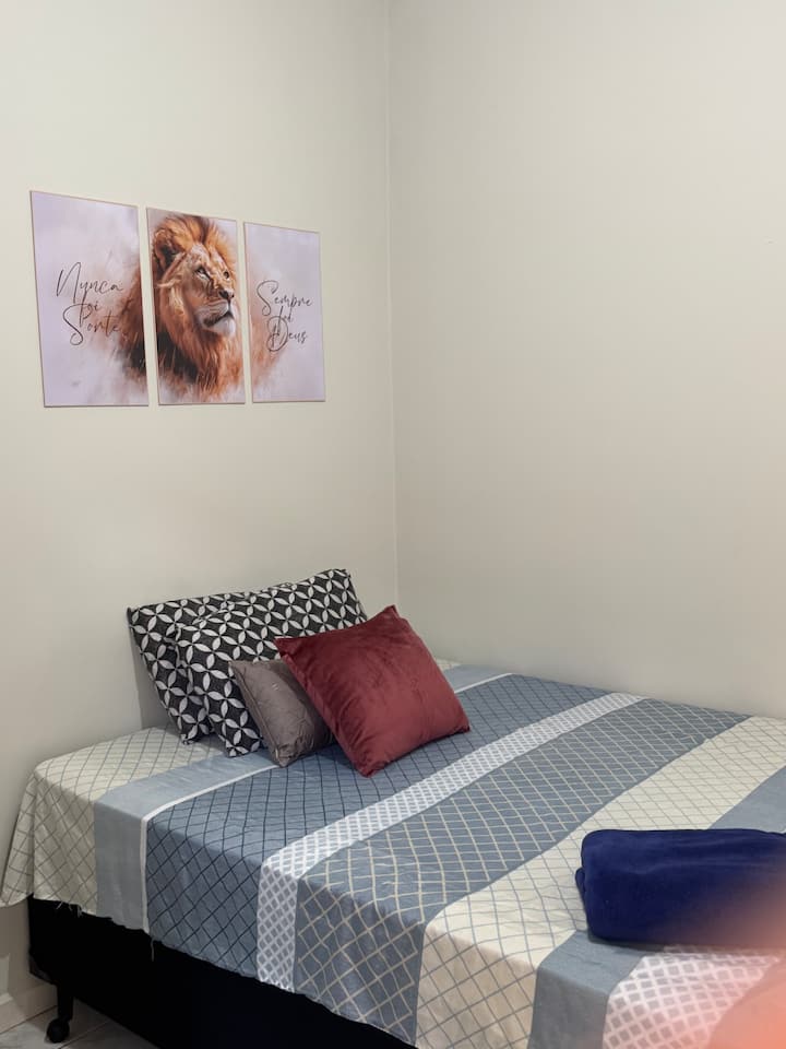 Suíte De Casal C/ Ar E Estacionamento - Lins