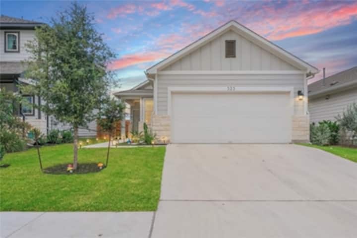 Trendy Elgin Home | Comfort & Convenience/ Spacex - Elgin, TX